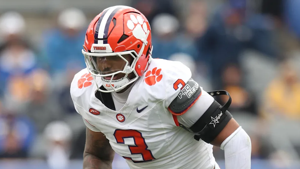 A “Too Early” Look at the Top Edge Rusher Prospects for the 2026 NFL ...